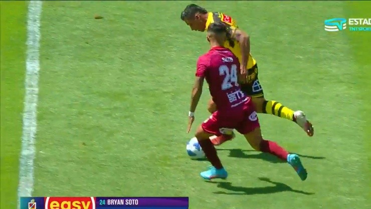 Bryan Soto no recibe el premio al jugador experto y Juvenal Olmos le ...